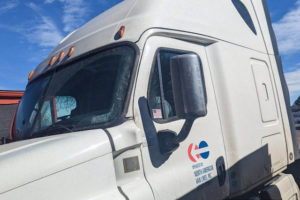 Semi-Truck Windshield Replacement